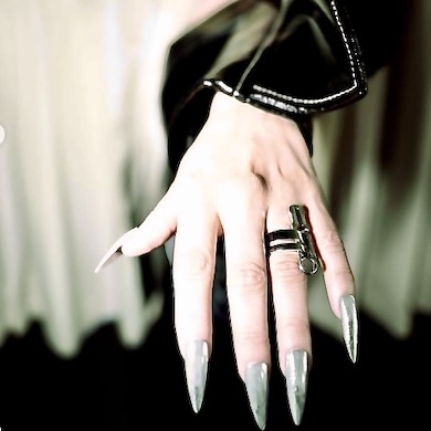 Avril Lavigne’s Rockstar Nails | Salon